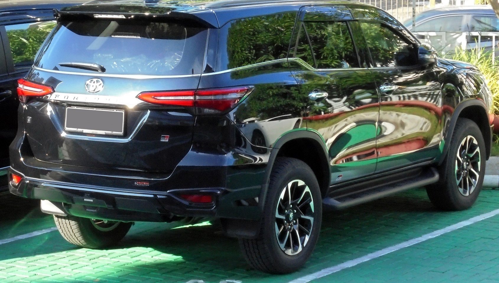 Toyota Fortuner technical specifications and fuel economy